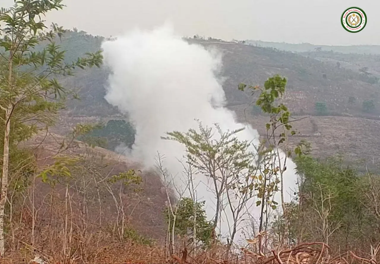 နောင်ချိုမြို့နယ်၊ တောင်ခမ်းရွာအနီး စစ်ကောင်စီက အဆိပ်ငွေ့ဗုံးသုံးလုံးဖ